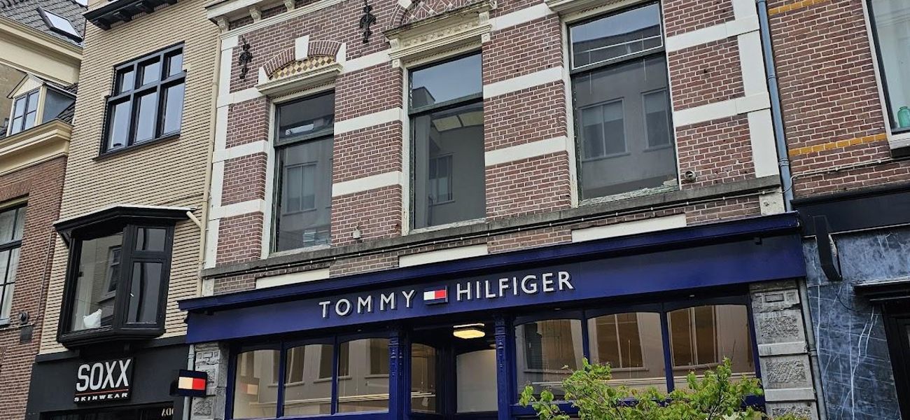 Bij Tommy Hilfiger in Arnhem betaal je met creditcards van American ...