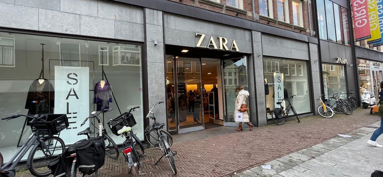 Bij ZARA in Alkmaar betaal je met creditcards van American Express ...