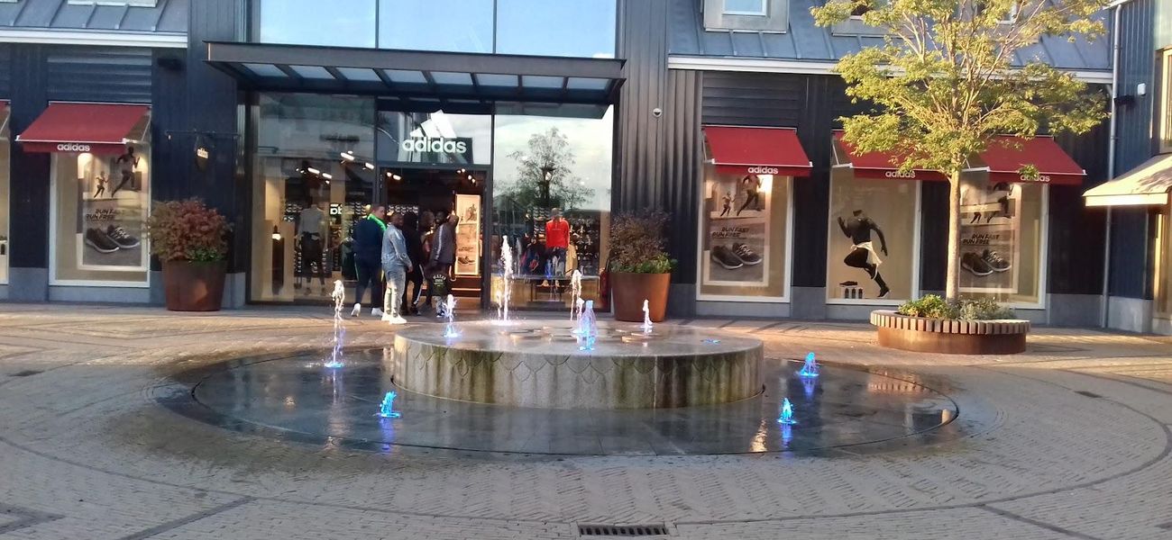Bij Adidas Outlet Store Lelystad betaal je met creditcards van American ...