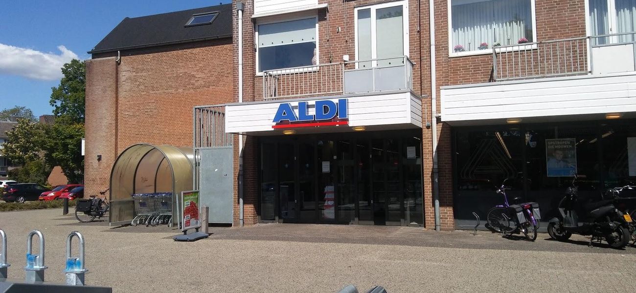Bij ALDI in Apeldoorn (Hoge Dries) betaal je met creditcards van American Express, Mastercard en ...
