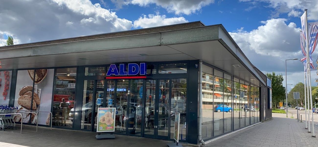 Bij ALDI in Vlaardingen (Doctor Wiardi Beckmansingel) betaal je met creditcards van American ...