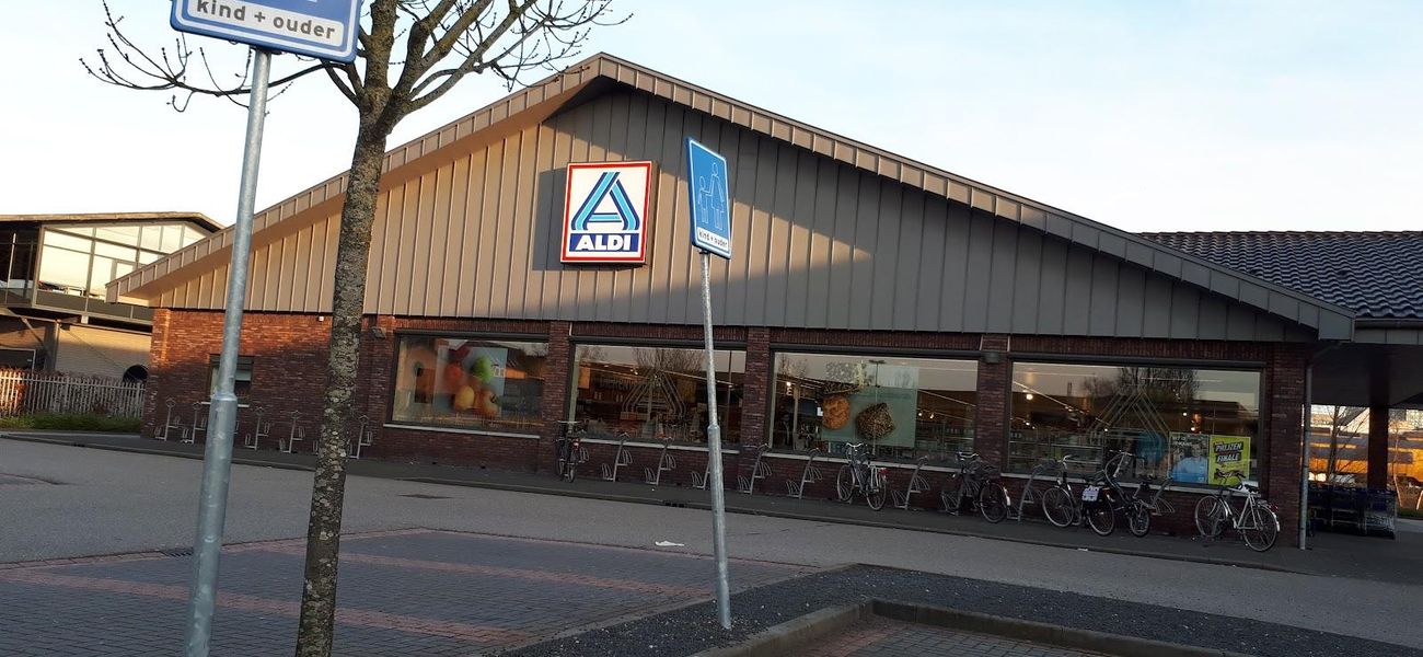 Bij ALDI in Woerden (Industrieweg) betaal je met creditcards van American Express, Mastercard en ...