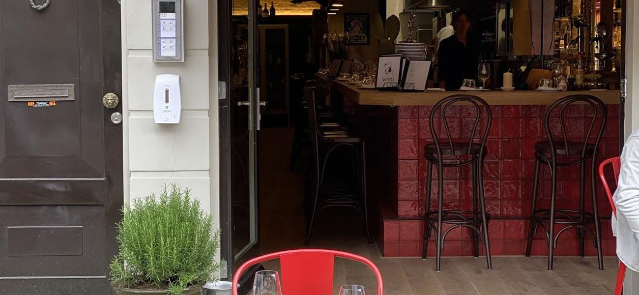 Bij Bar Berta in Rotterdam betaal je met creditcards van American ...