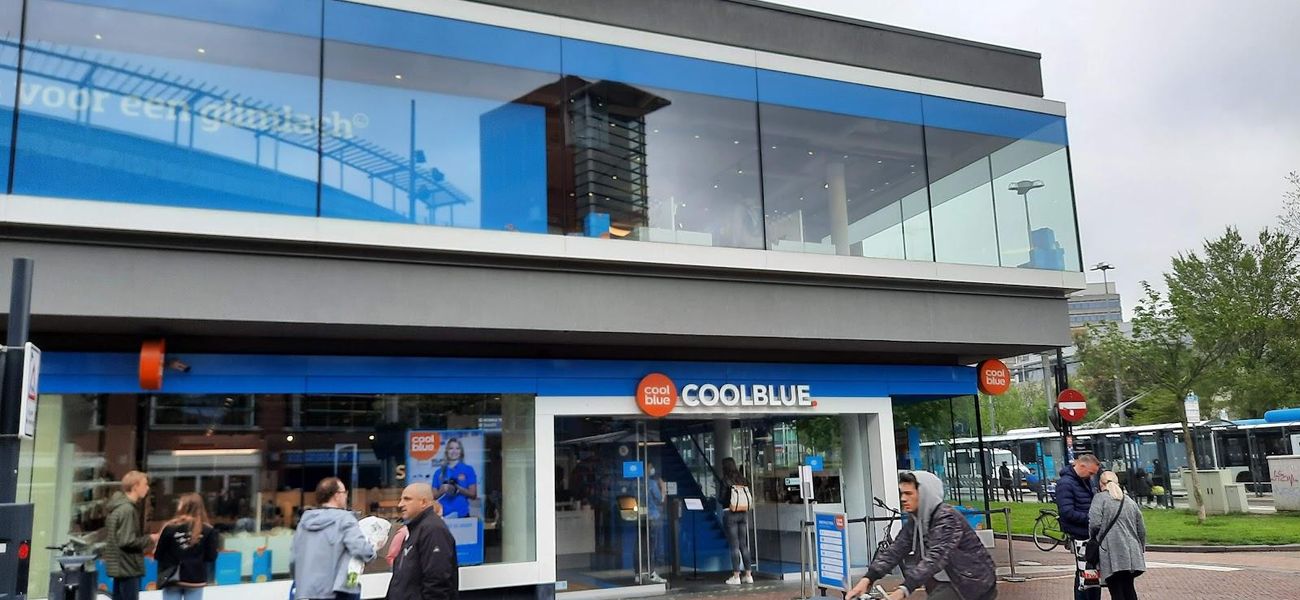 Bij Coolblue in Arnhem betaal je met creditcards van American Express ...