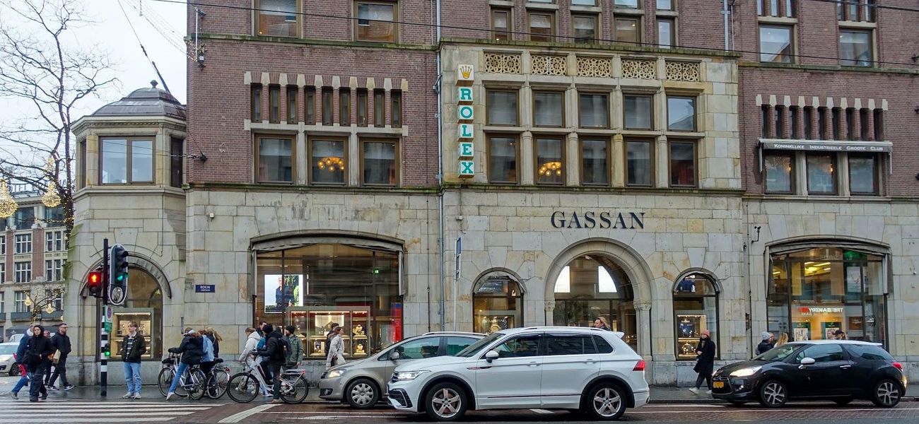 Bij Gassan Dam Square in Amsterdam betaal je met creditcards van ...
