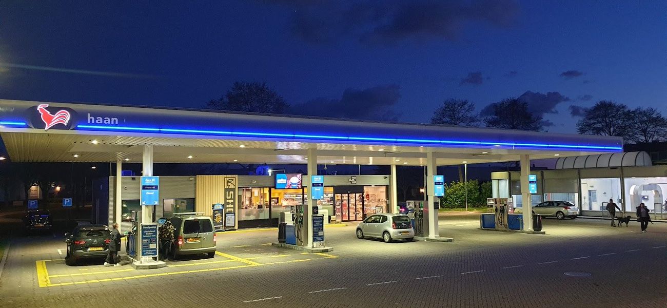 Bij haan tankstation Almere betaal je met creditcards van American ...