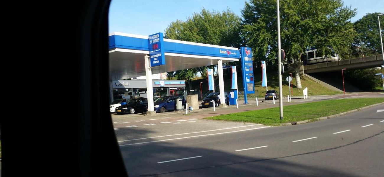 Bij haan tankstation Zwaardslootseweg Zoetermeer betaal je met ...