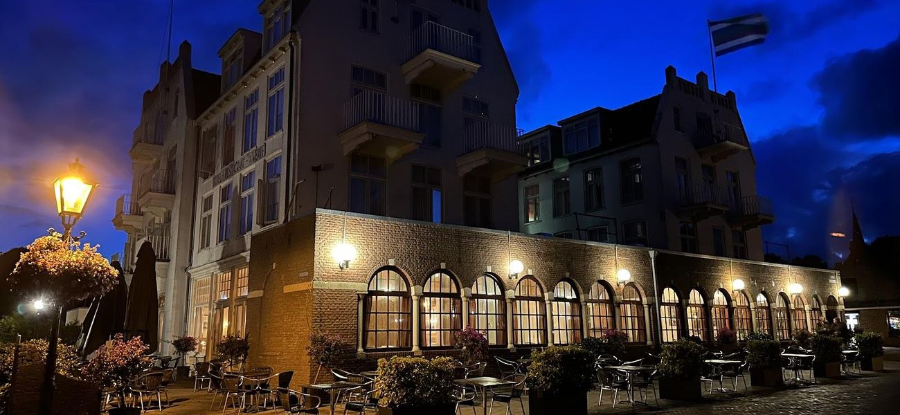 Bij Hotel Van der Werff B.V. in Schiermonnikoog betaal je met ...