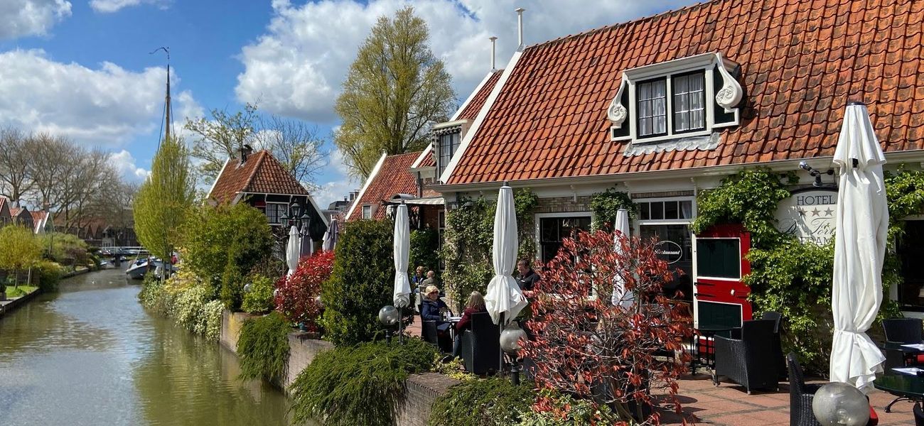 Bij Hotel & Restaurant 'De Fortuna' in Edam betaal je met creditcards ...