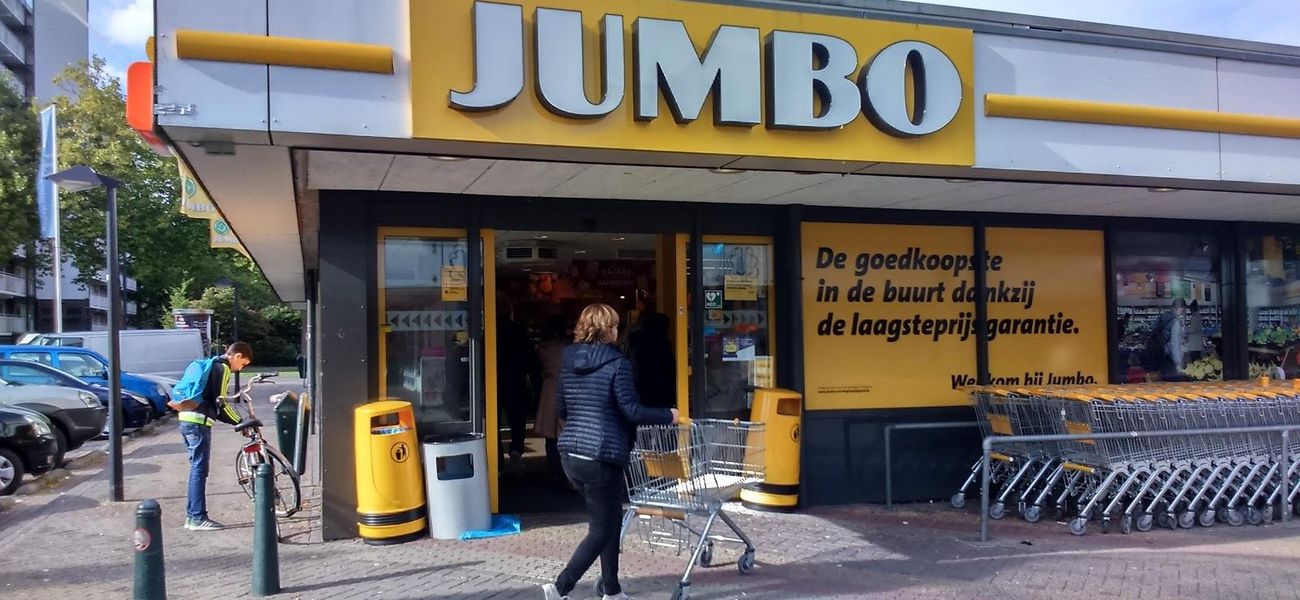 Bij Jumbo in Oosterhout (Zuiderhout) betaal je met creditcards van ... Bij Jumbo in Oosterhout (Zuiderhout) betaal je met creditcards van ...