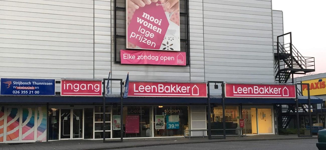 Bij Leen Bakker in Arnhem betaal je met creditcards van American ...