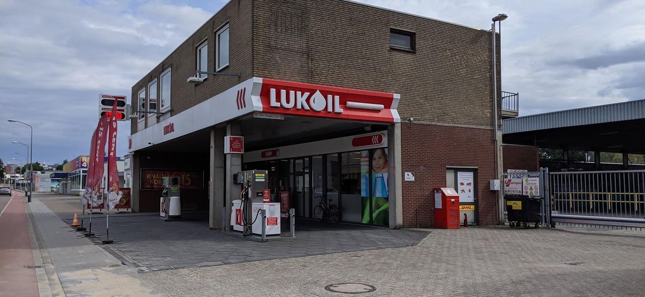 Bij LUKOIL Express Heerlen (in de Cramer) betaal je met creditcards van ...
