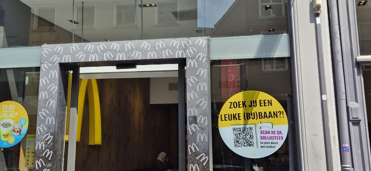 Bij McDonald's Den Bosch Centrum in 's-Hertogenbosch betaal je met ...