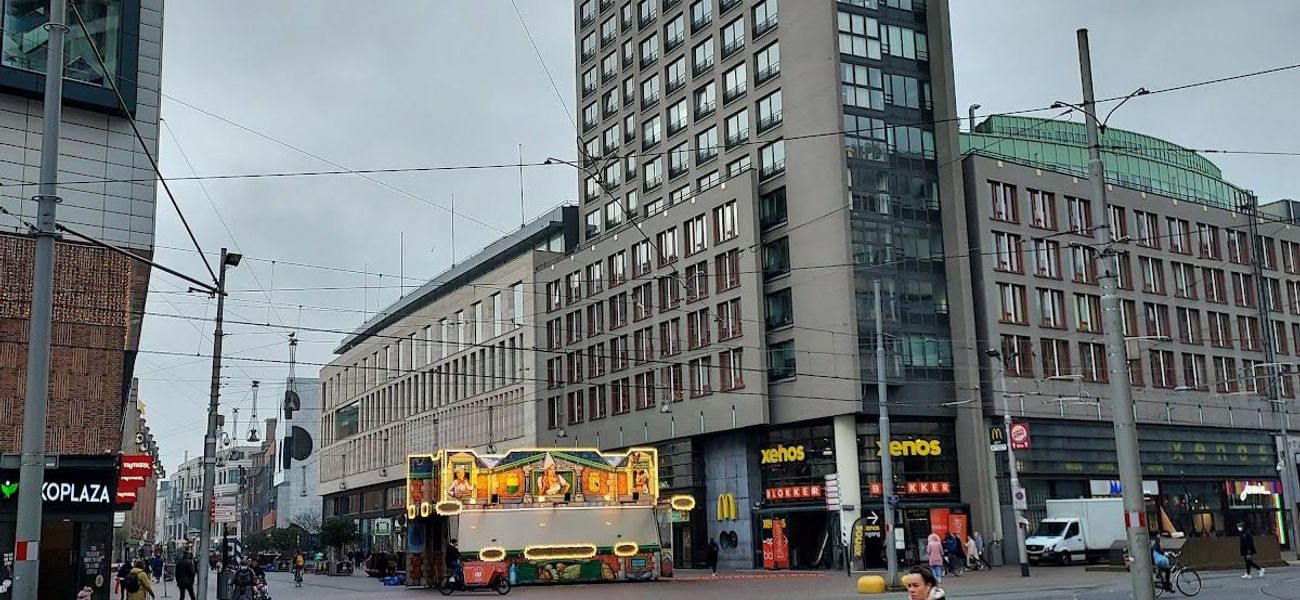 Bij Pathé Spuimarkt in Den Haag betaal je met creditcards van American ...