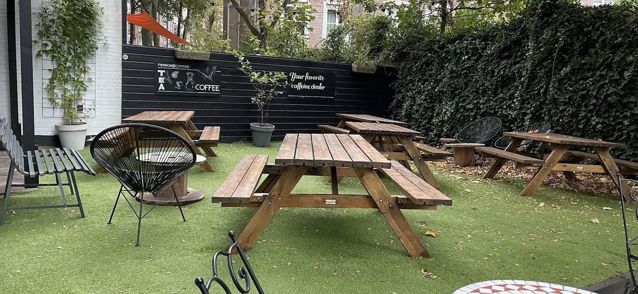 Bij Perron X Coffee (Coffee by LOT61) in Den Haag betaal je met ...