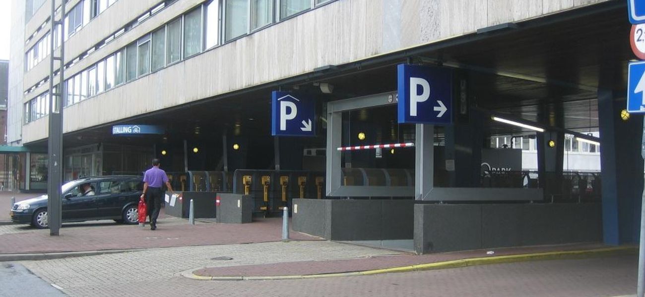 Bij Q-Park Broerenstraat in Arnhem betaal je met creditcards van ...