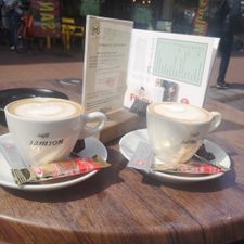 Bij Café Samson in Nijmegen betaal je met creditcards van American ...